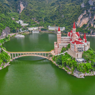 Dujiangyan Zhongshuge Bookstore, the "Magic Castle", Uses Mirrors To ...